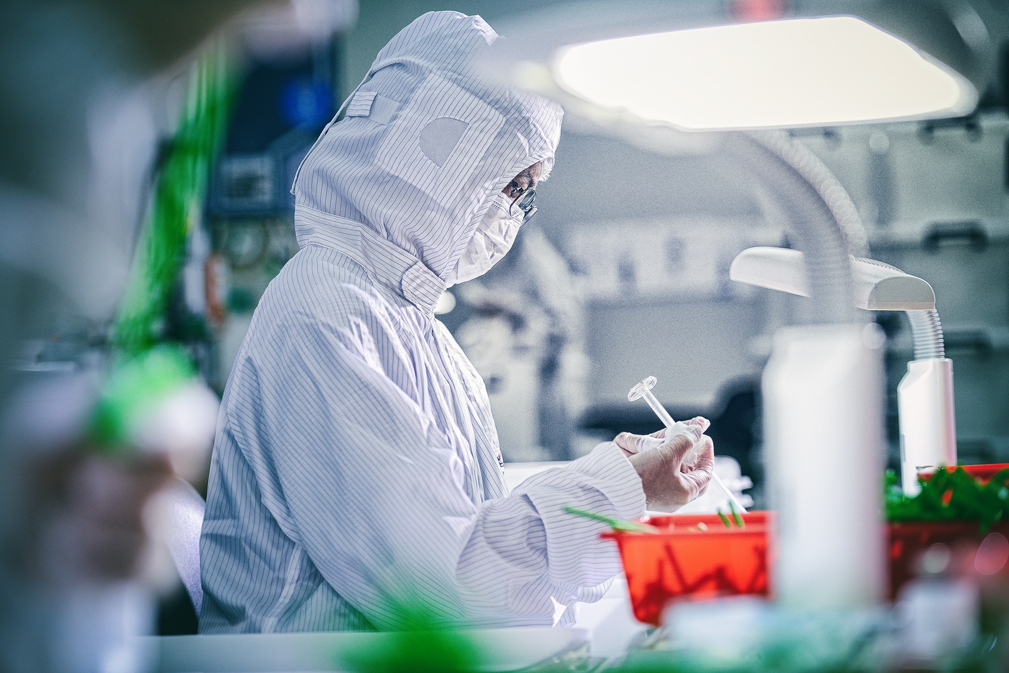 Cleanroom Assembly - YICHYI - Injection Molding Expert